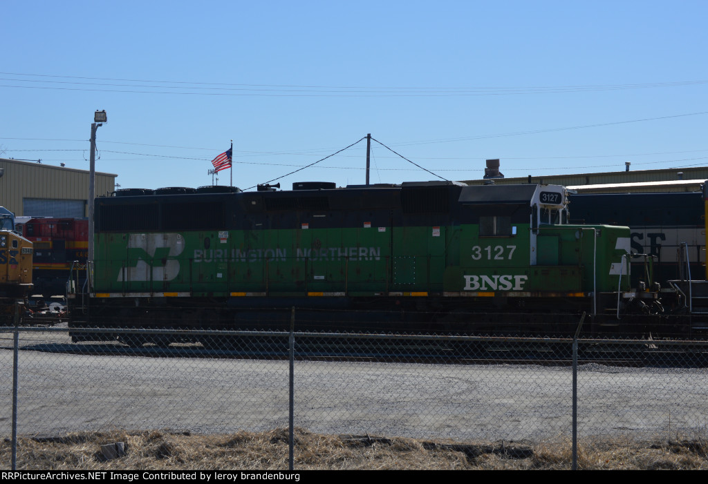 BNSF 3127 at mid america car